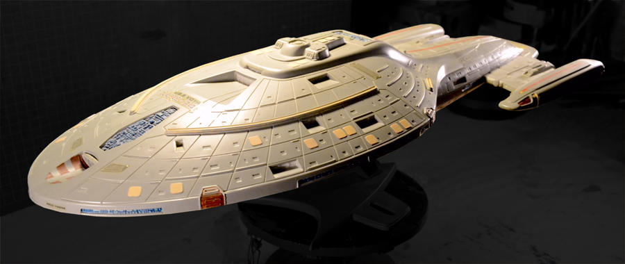 U.S.S. Voyager, NCC-74656 (1/677 scale model)