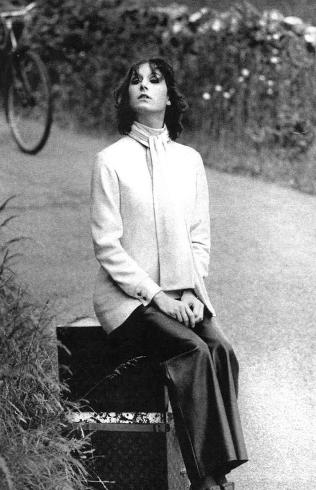 30 Stunning Photos of Anjelica Huston as a Model in the 1970s and 1980s ...