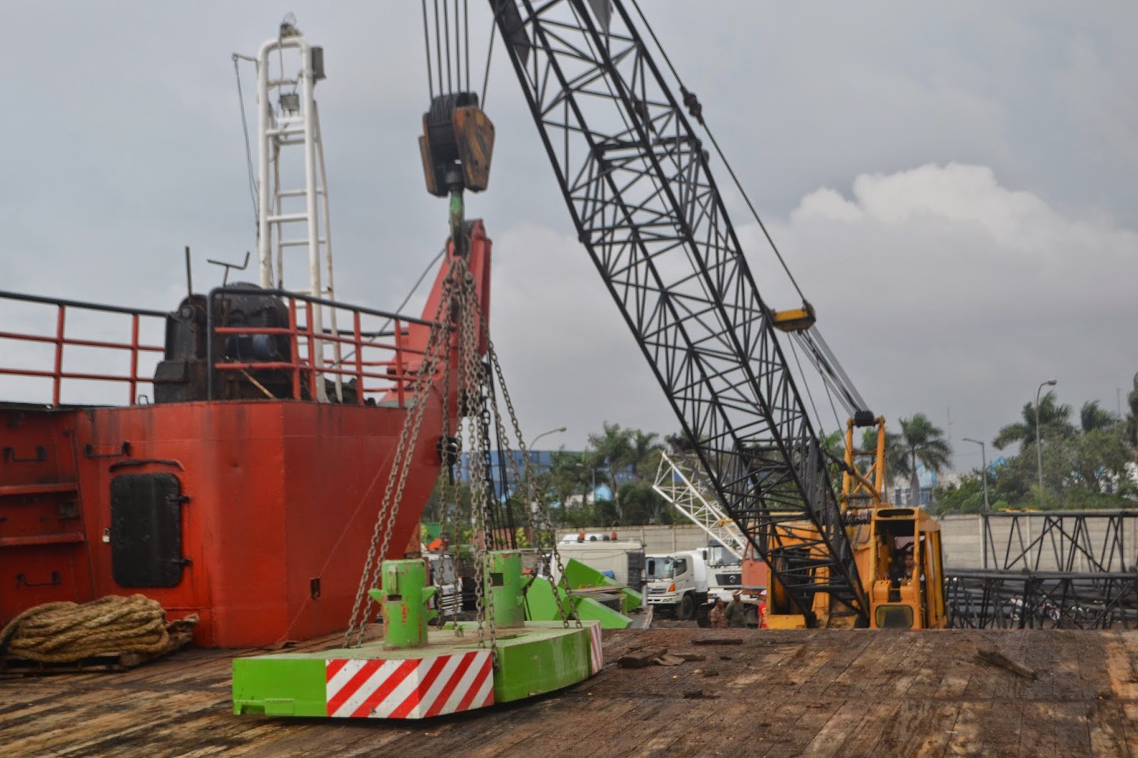 PROJECT PKT BONTANG (CRANE CAP 100 TON)