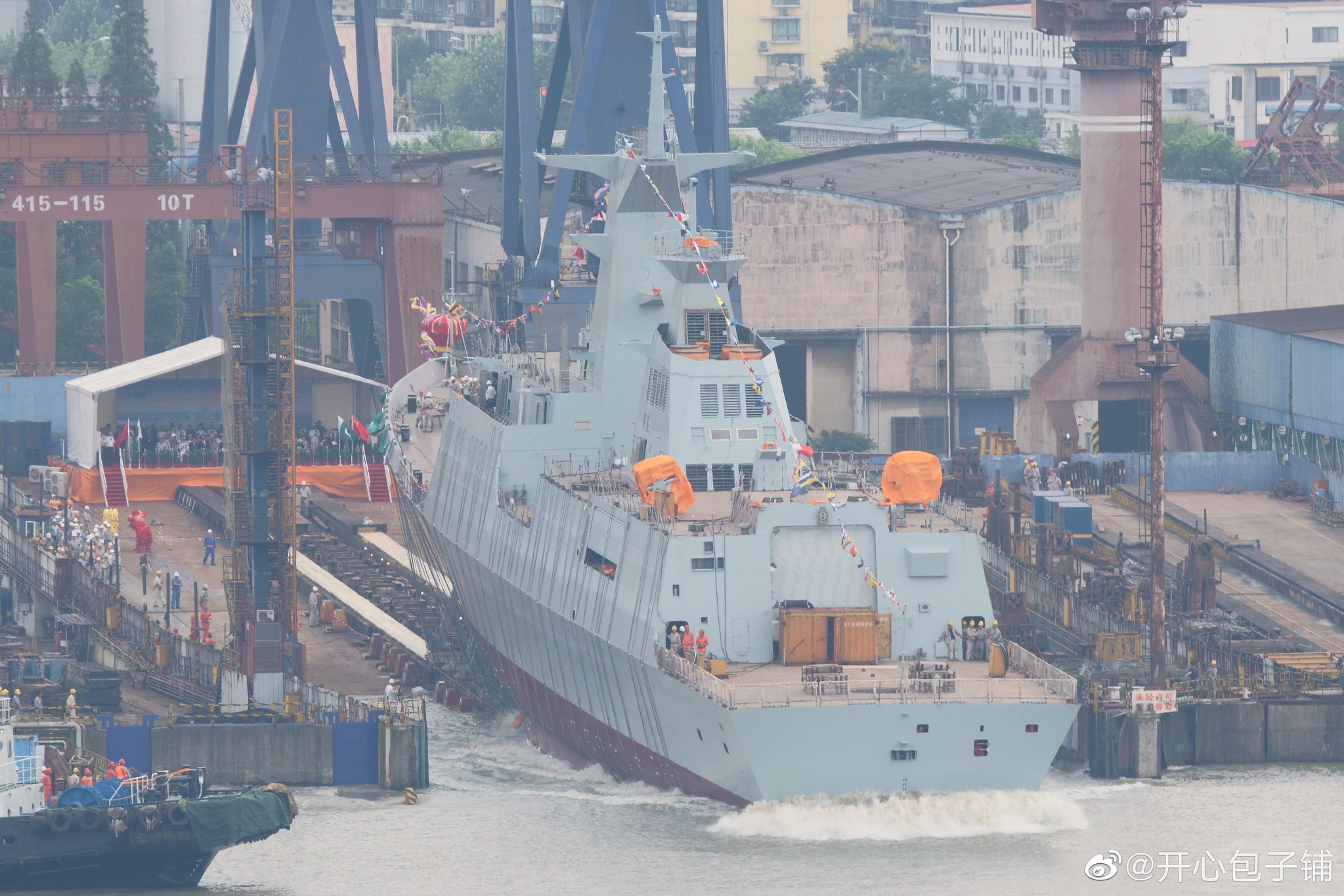 AAG_th บันทึกประจำวัน: จีนทำพิธีปล่อยเรือฟริเกตชั้น Type 054A/P ลำแรก ...