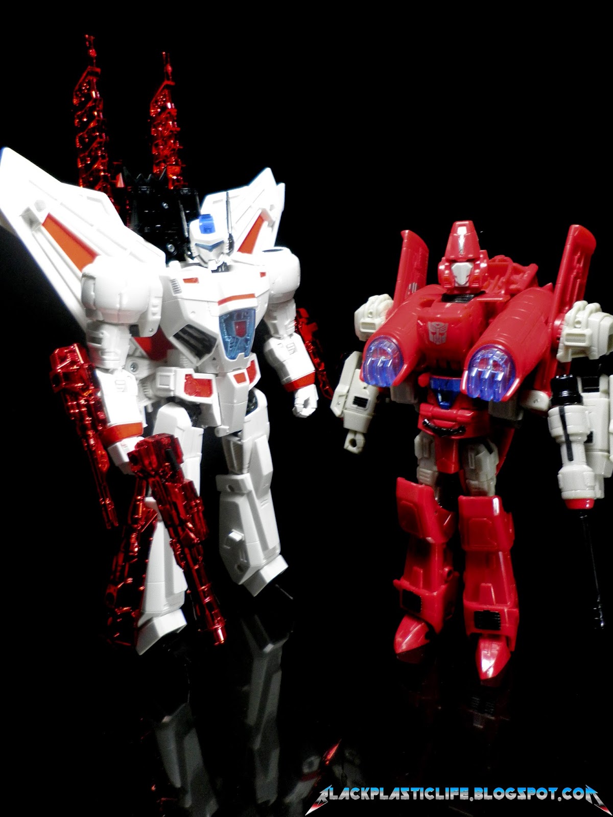 Black - Plastic - Life: Generations Leader Class Jetfire - Pictorial Review