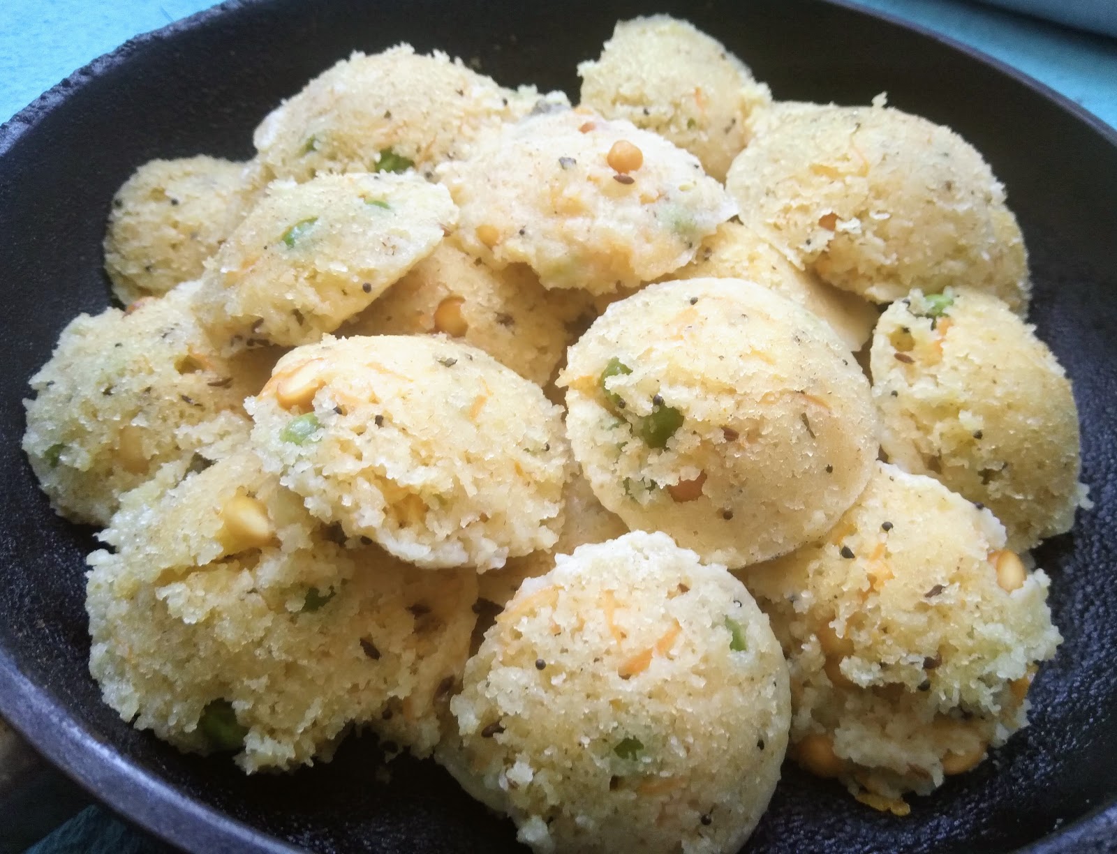 VEGETABLE RAWA IDLI