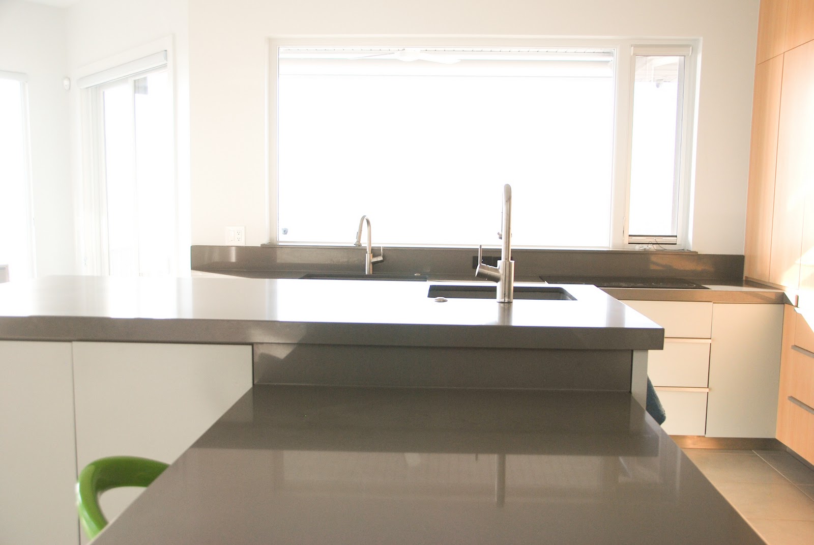 The Granite Gurus: Contemporary CaesarStone Kitchen from MGS by Design