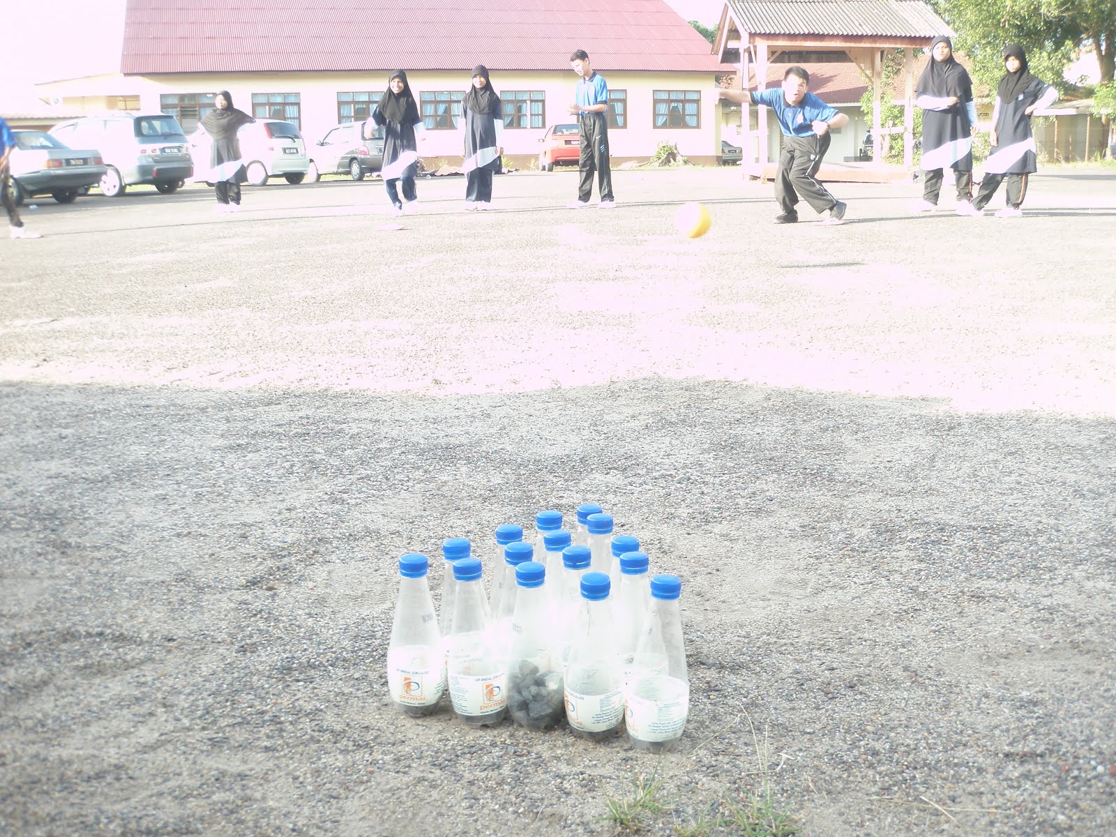 TERLALU ISTIMEWA: BOLA BOTOL vs BOLA TIN