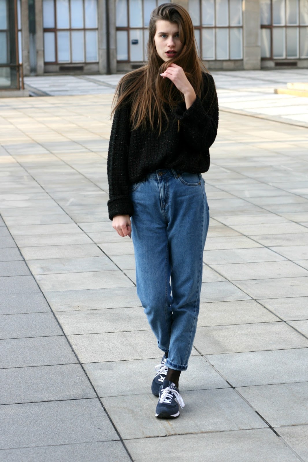 New Balance & Mom jeans - little wings of style