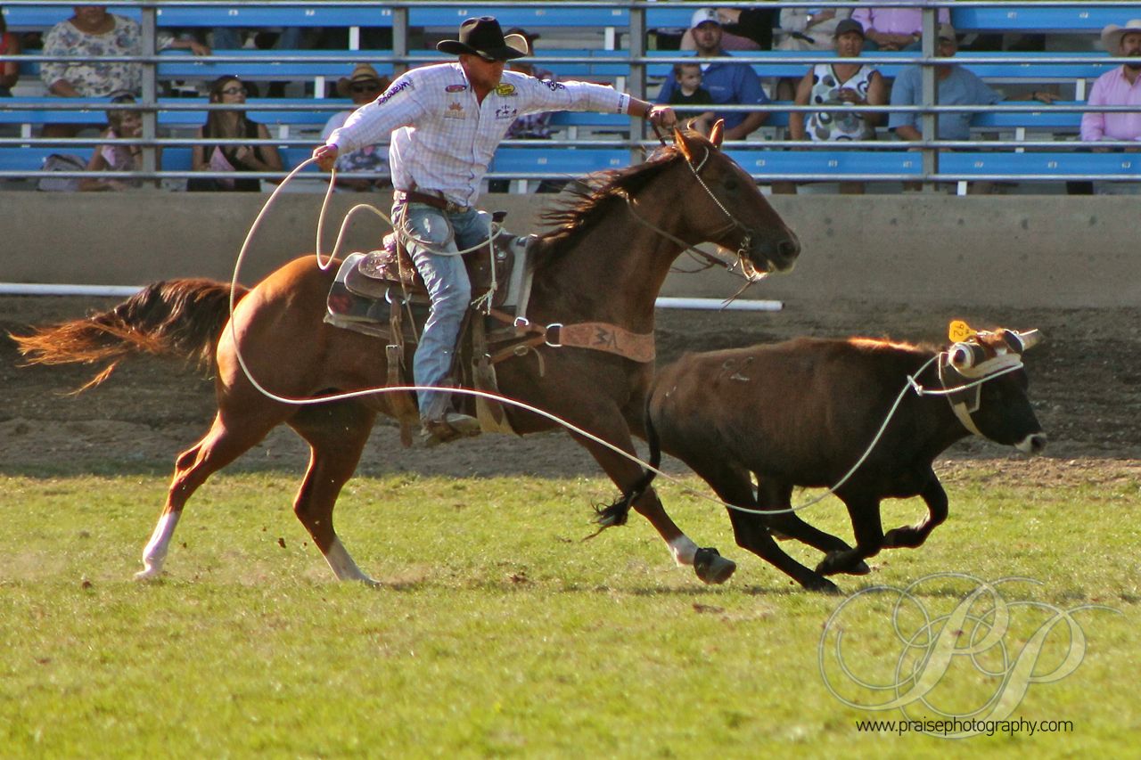 Eric Valentine's Praise Photography Blog: The Pendleton Round Up -- Roping