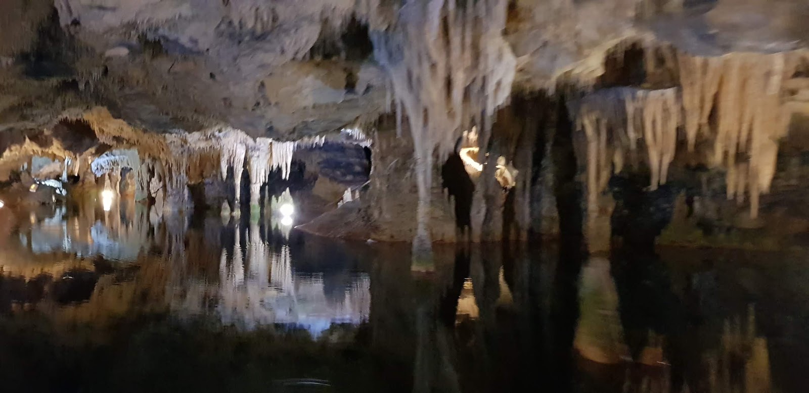 Sailing with Moondance : Diros - Vlychada Caves Port Lemoni