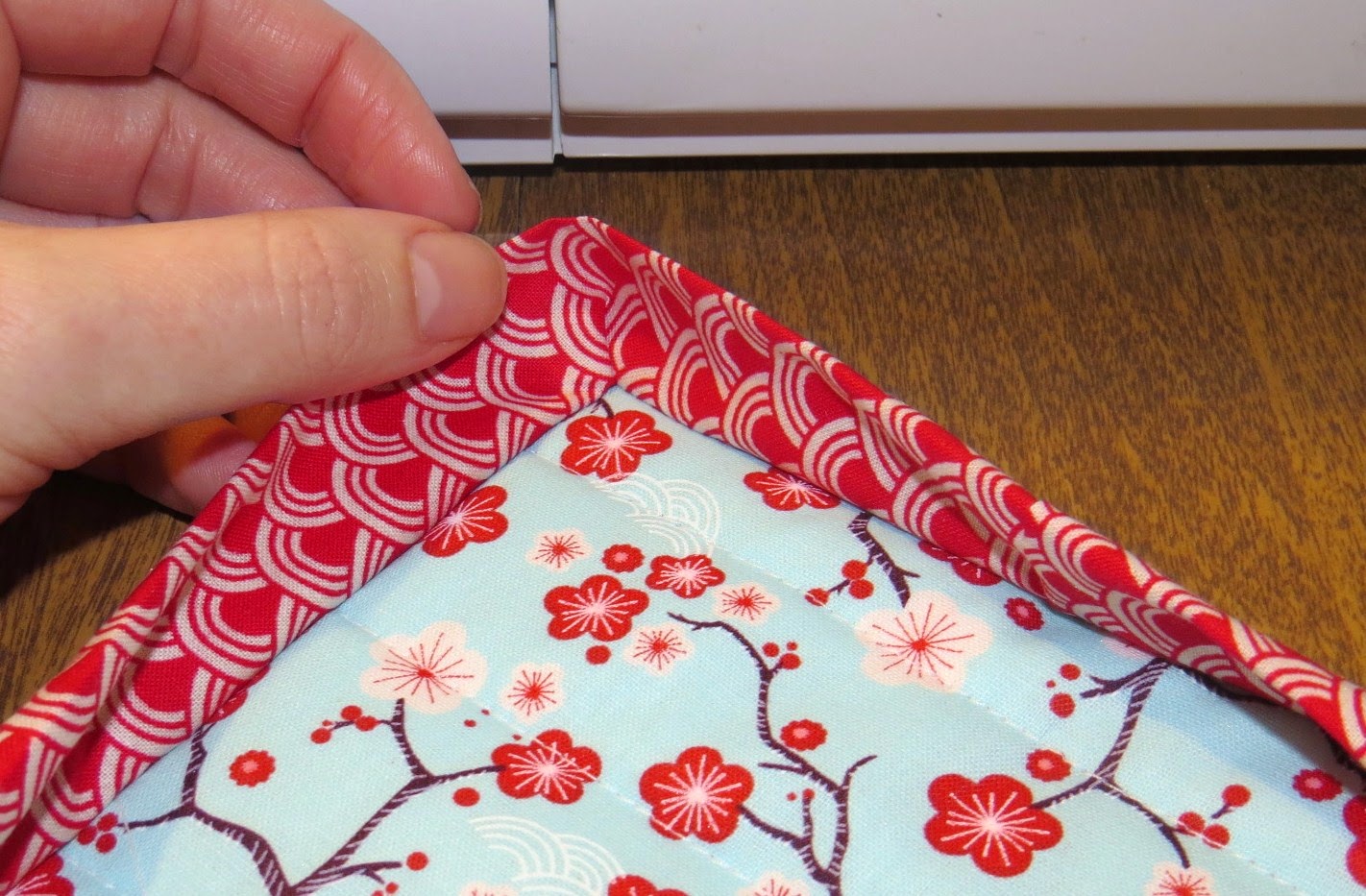 No Title Necessary: Easy Quilted Potholder Tutorial. PHOTO HEAVY Step by Step Instructions.