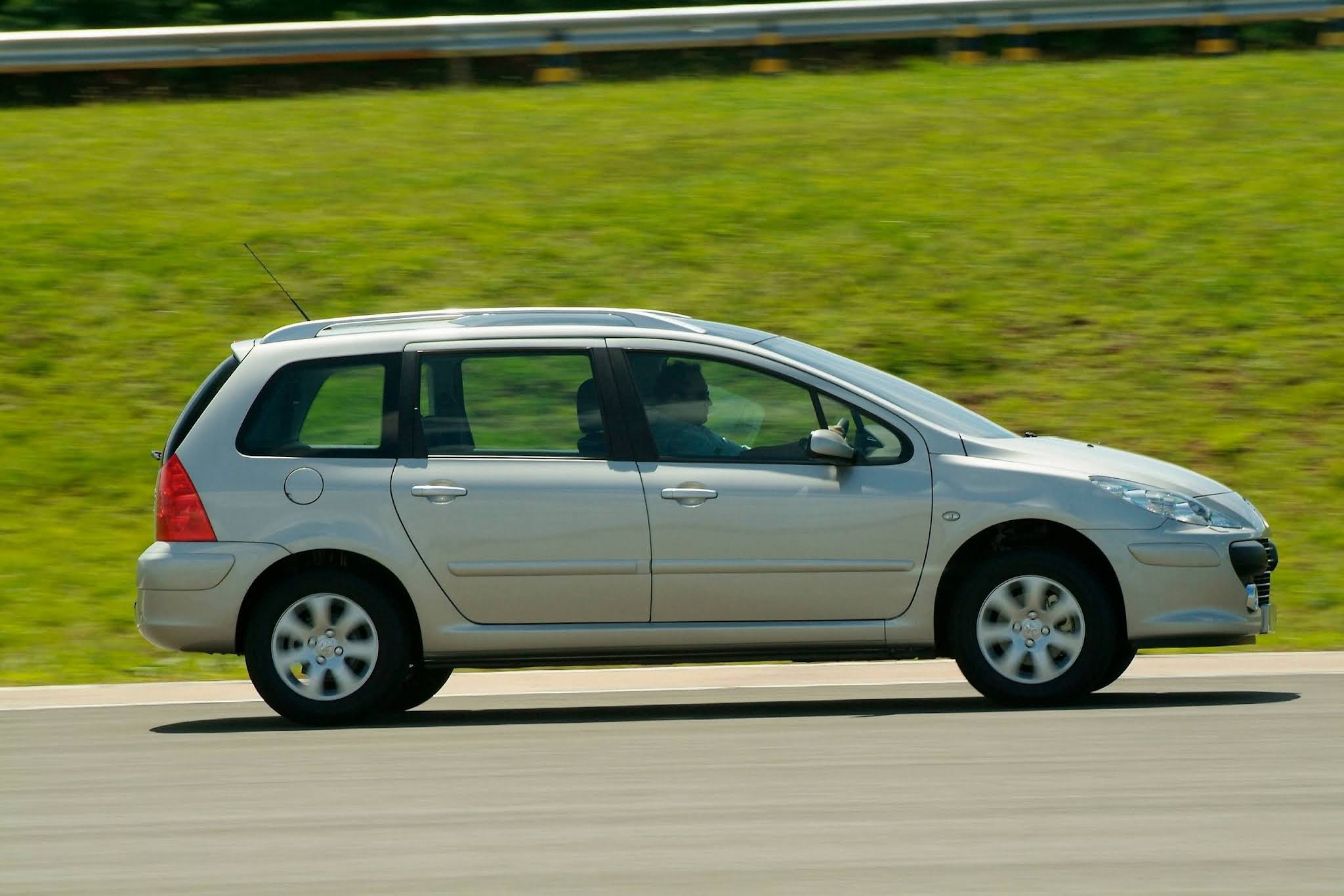 Peugeot 307 SW 2005 a 2011: fotos, performance e ficha técnica