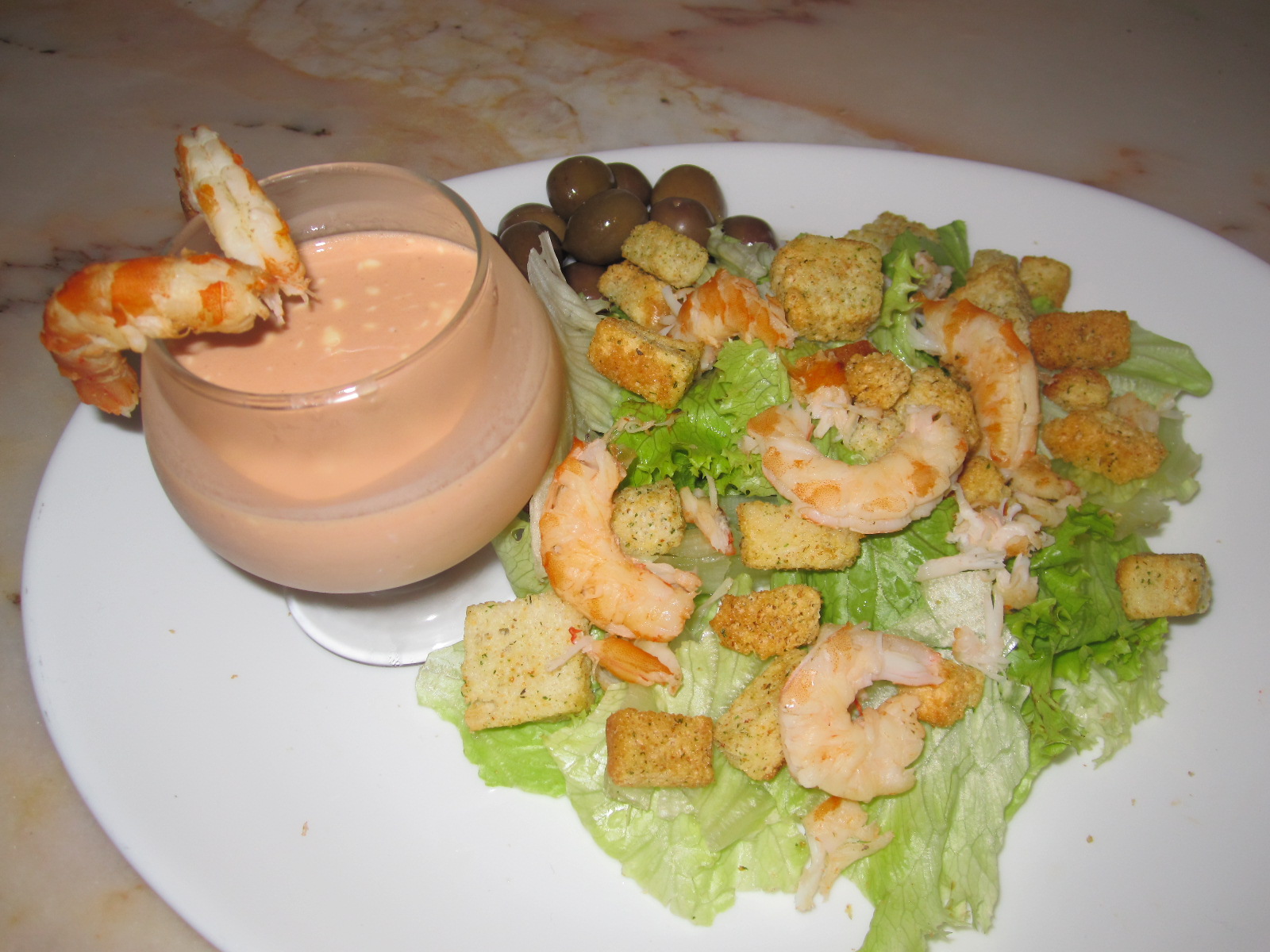 Coltello e Forchetta: Salada Caesar com molho de cocktail caseiro