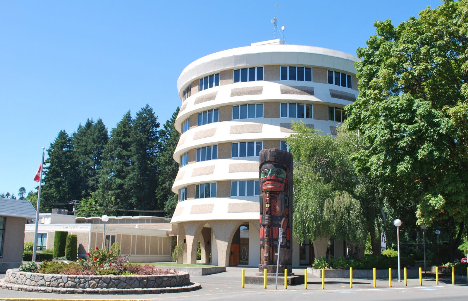 Wanderings . . .: Round building