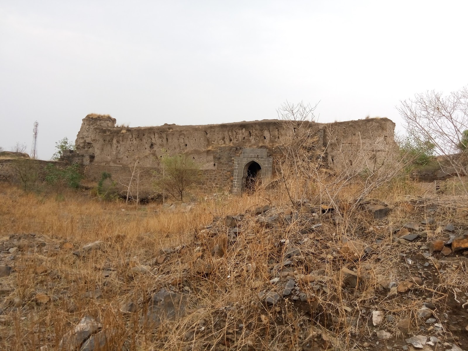 Dhotri Fort at Dhotri Village near Solapur | The journey of a thousand ...