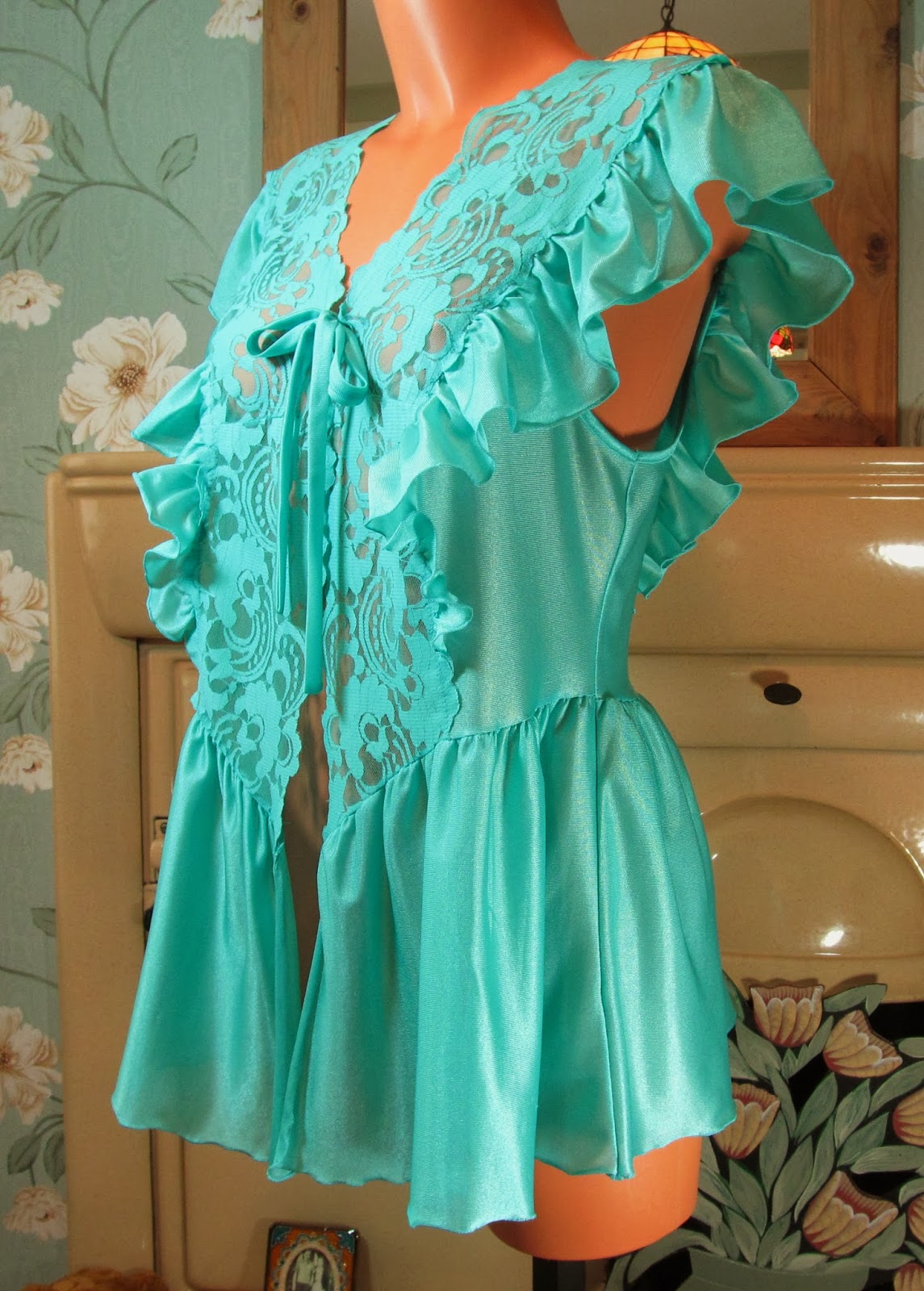 VTG TURQUOISE SOFT GLOSSY LACEY FRILLY BABYDOLL NIGHTIE GOWN CHEMISE S ...