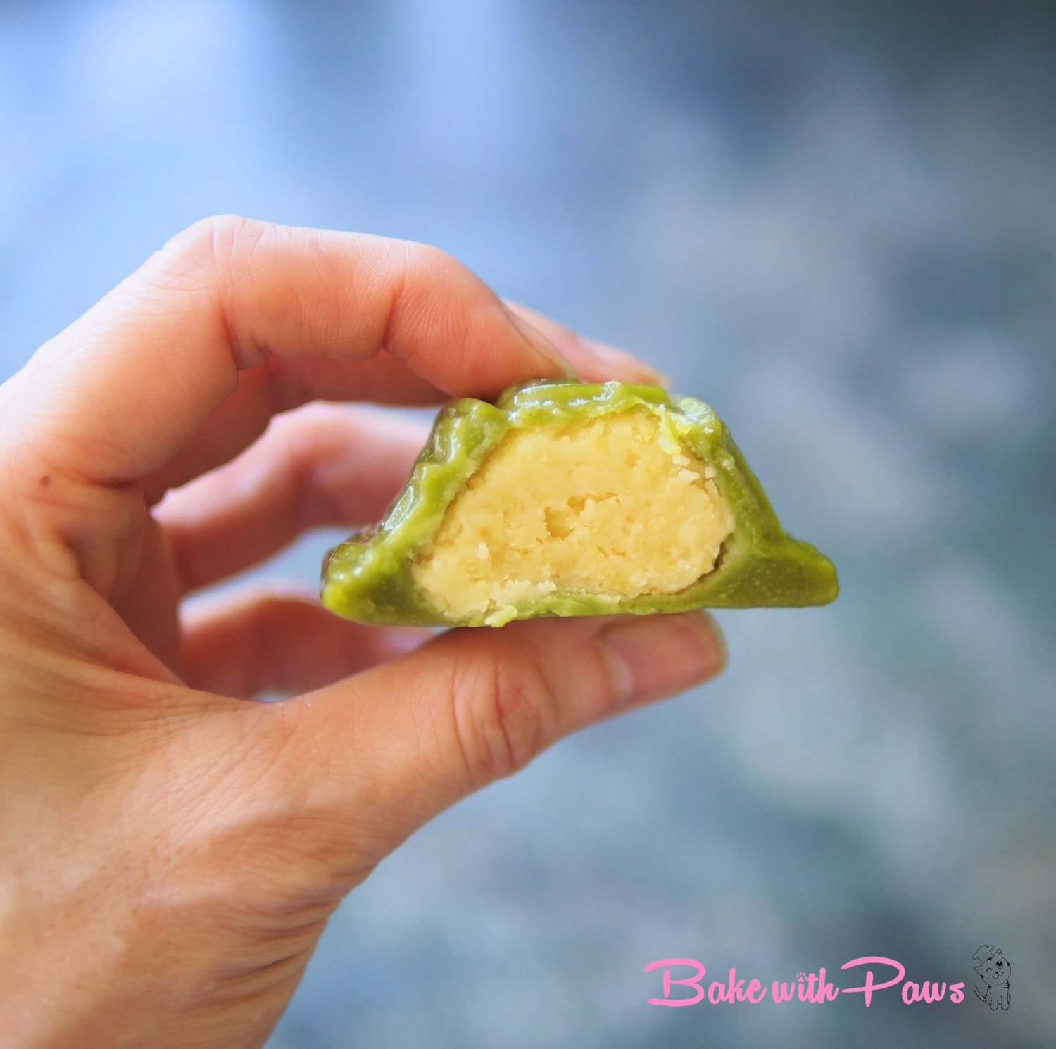 Pandan Che Ku Kueh (Pandan Ang Ku Kueh) - BAKE WITH PAWS