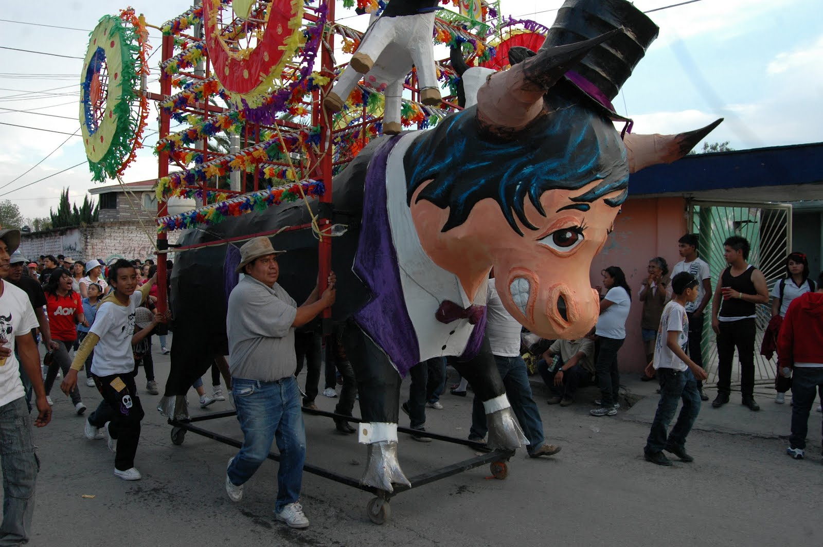 Cronista de Tultepec: Desfile de Toros Pirotécnicos en Tultepec