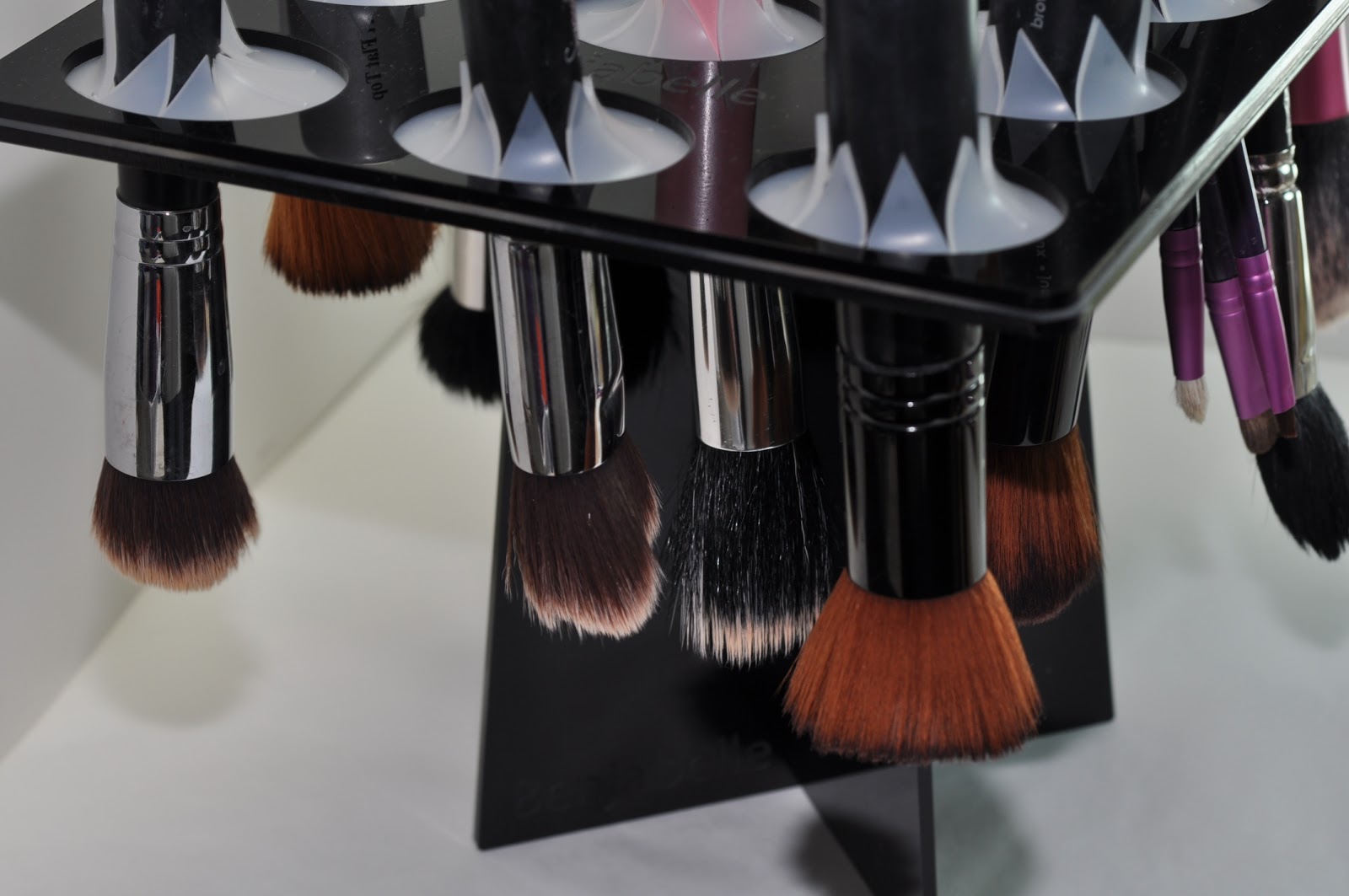 Benjabelle Makeup Brush Tree Review - The Shades Of U