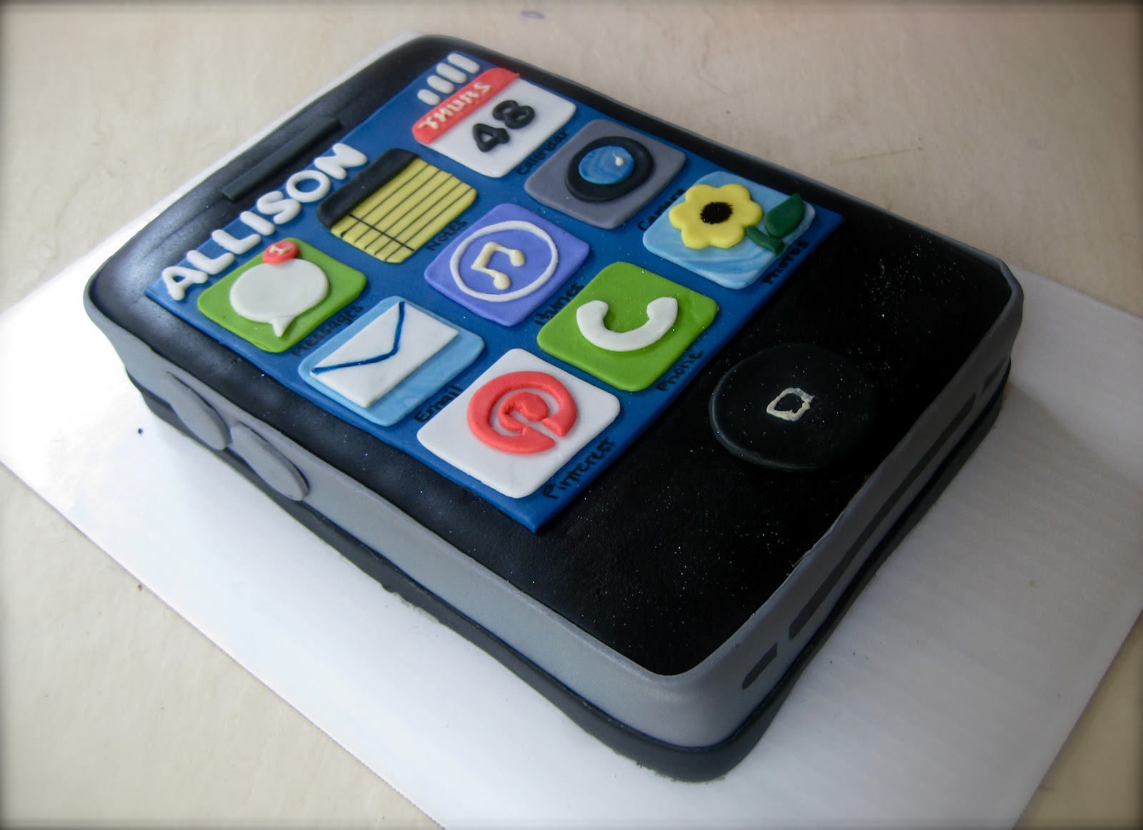 The Cake Baketress: iPhone Cake for a Pinterest/ textaholic!