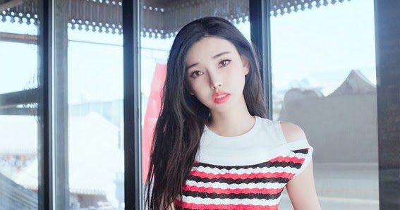 China Entertainment News: Tong Fei poses for photo shoot