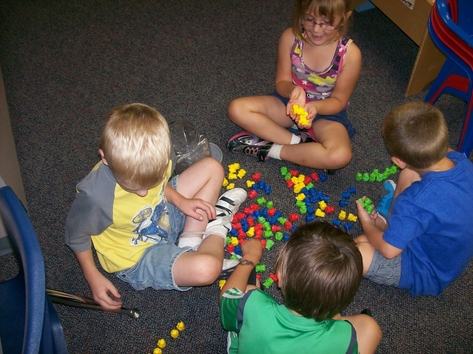 Mrs. Hendershot's Kindergarten: Sorting...Sorting...Sorting