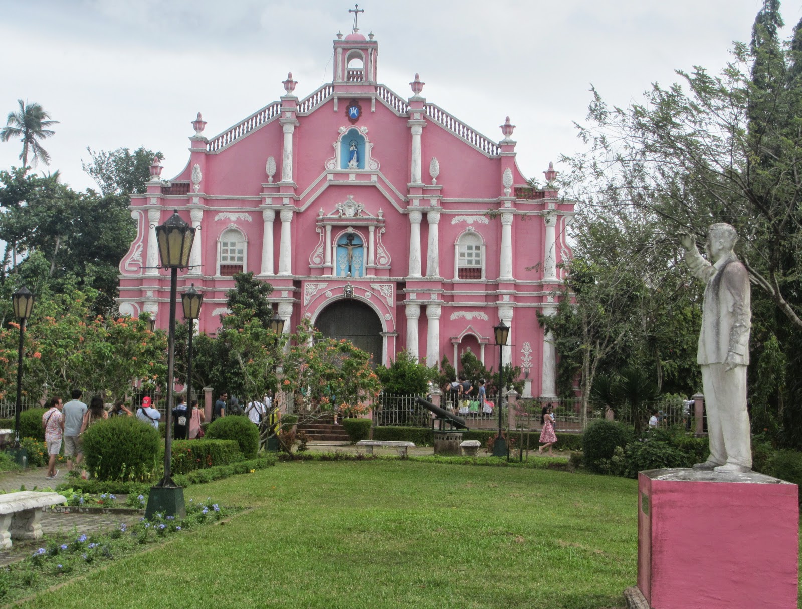 LEXICAL CROWN: VILLA ESCUDERO PLANTATIONS AND RESORTS