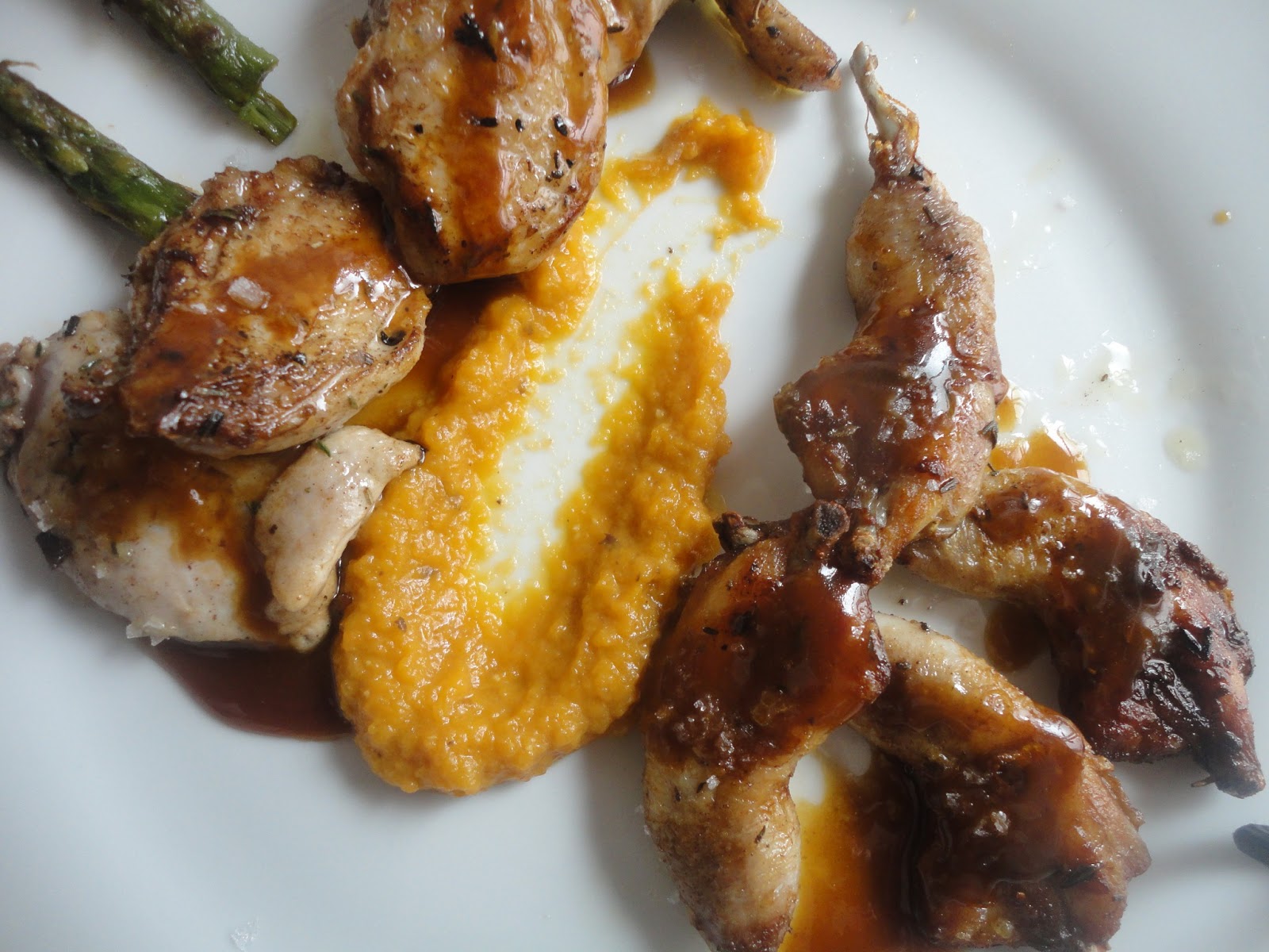 COCER & CANTAR : Codornices marinadas con crema de calabaza