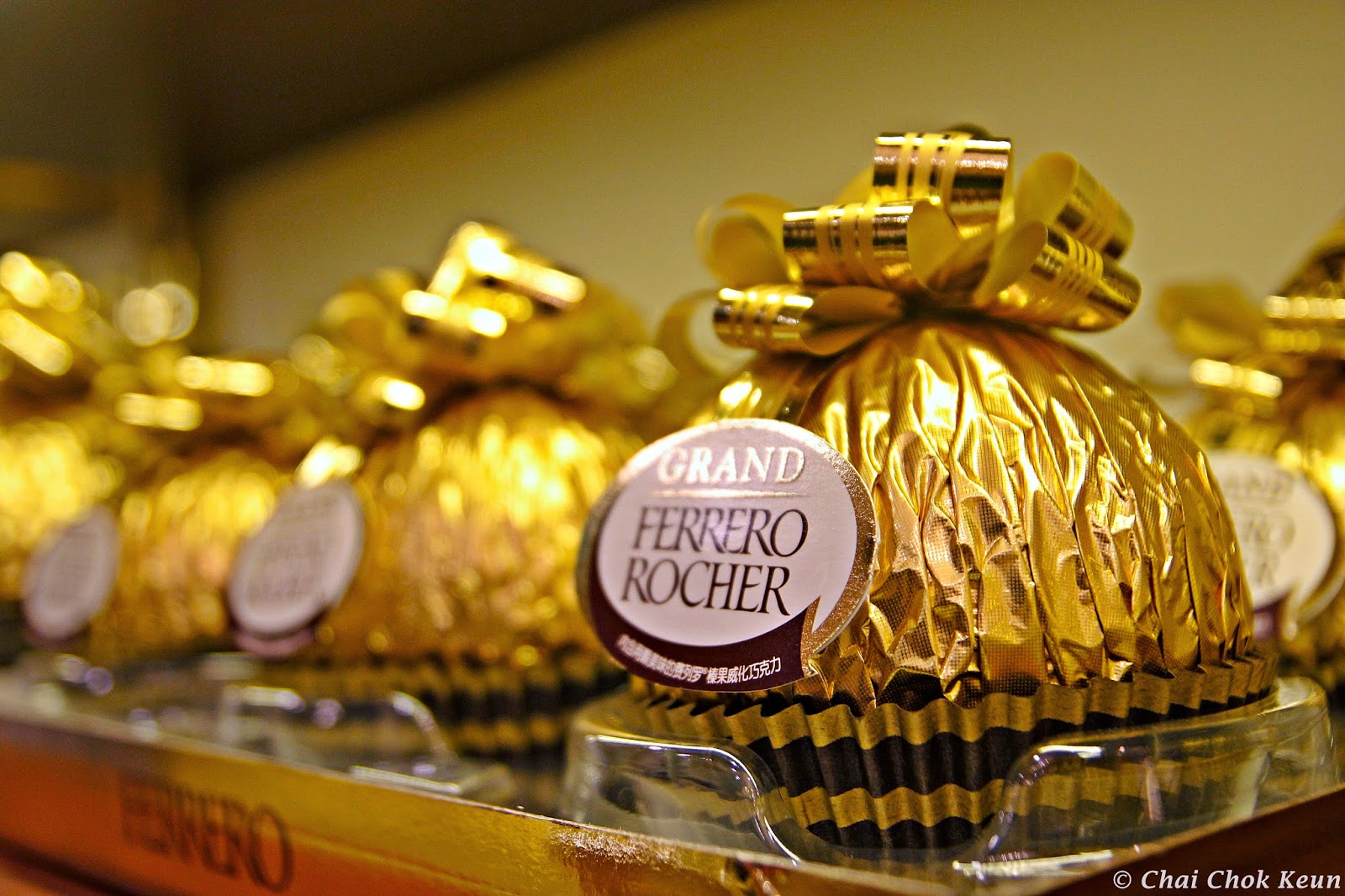 Celebrate the Christmas Moment with Pasticceria Ferrero Chocolate ...