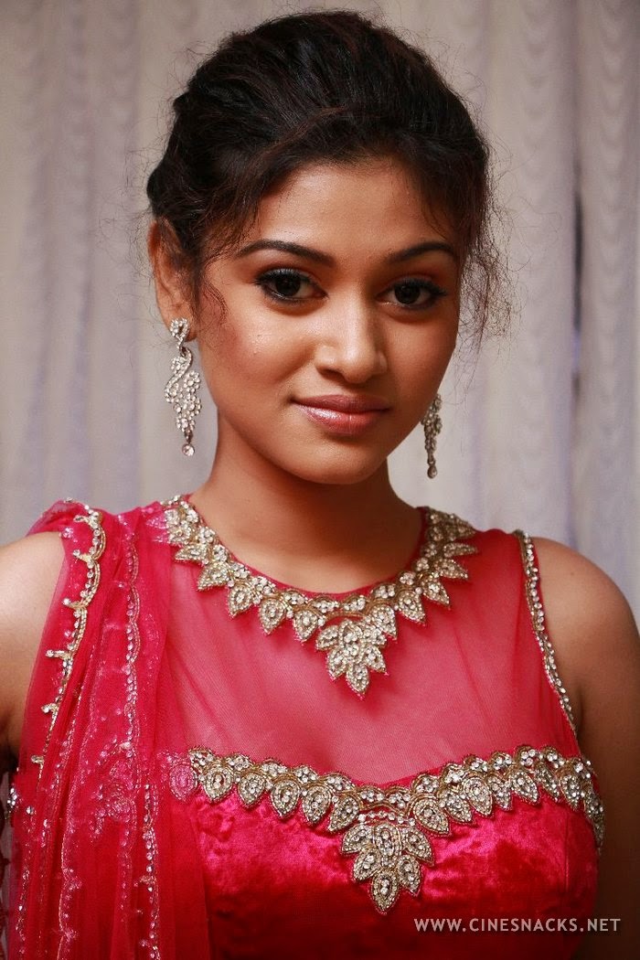 ACTRESS: oviya