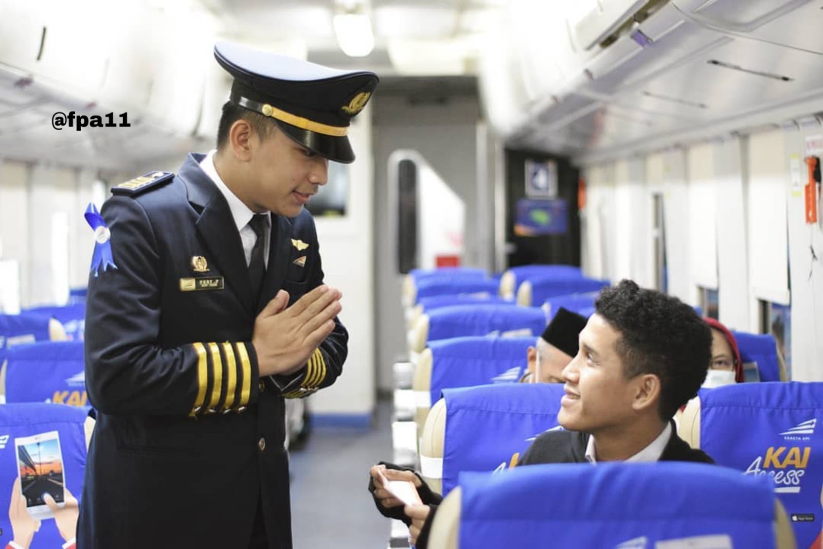 Kondektur Kereta - Perumperindo.co.id