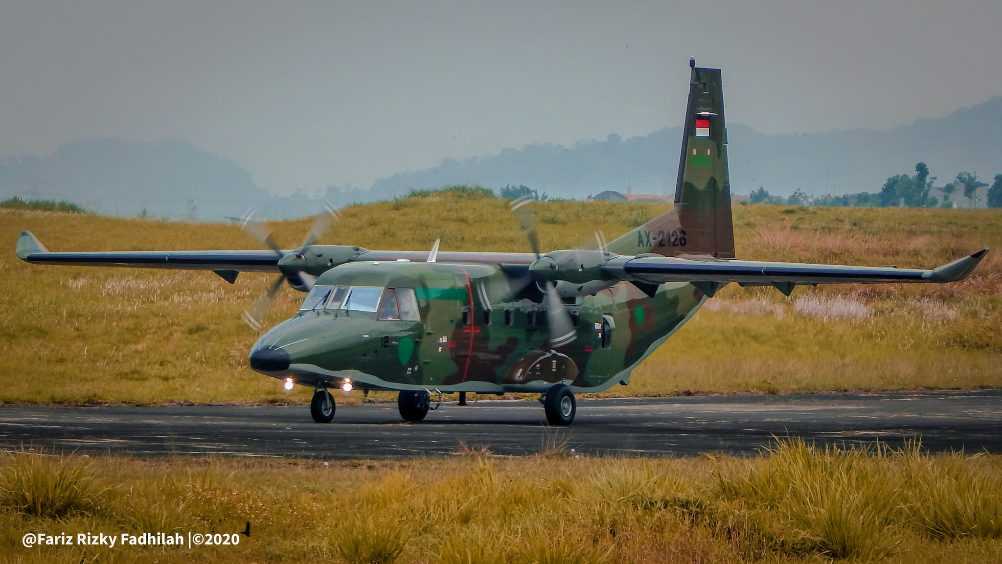 AIRPLANE SCALE MODELKIT: CASA C- 212