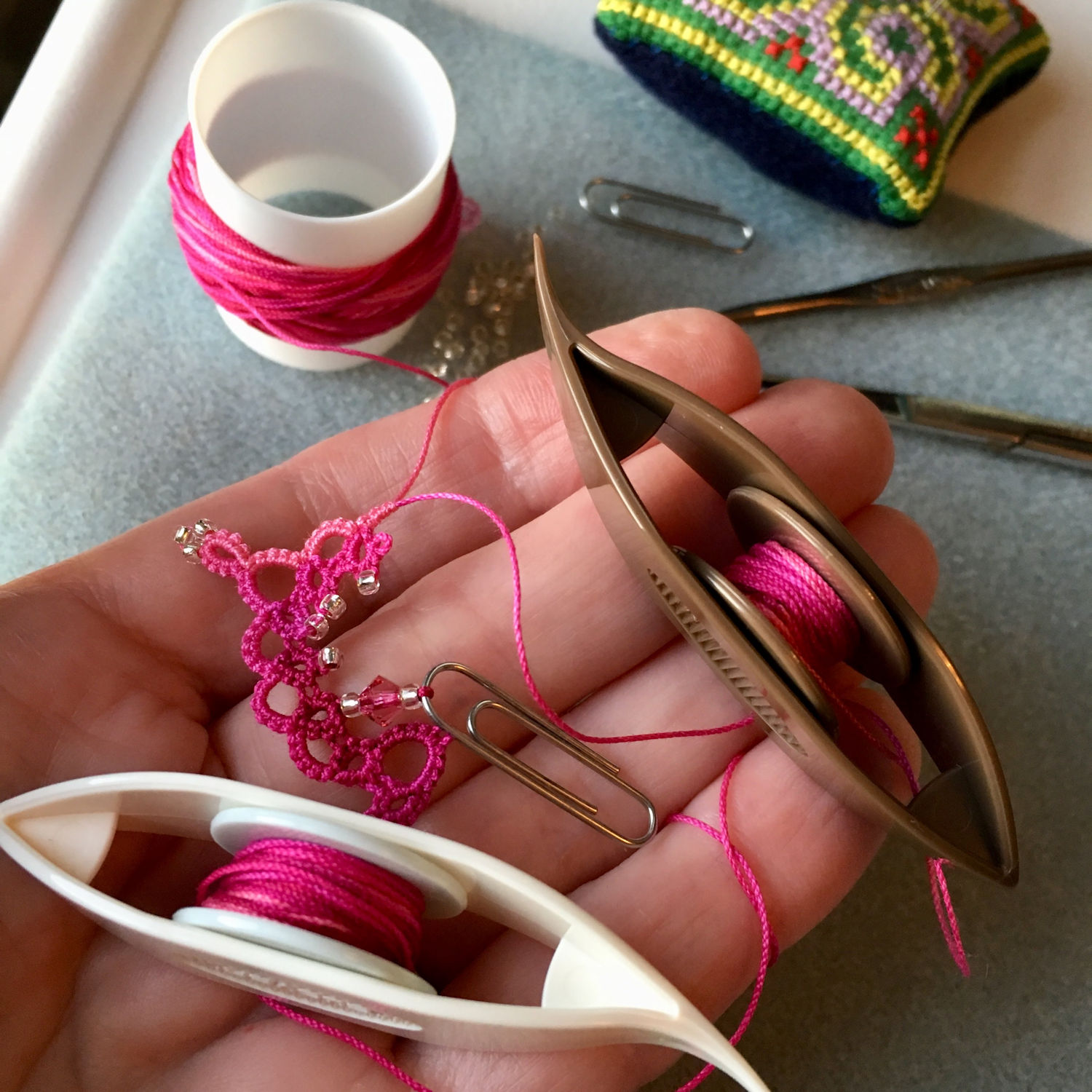 Yarnplayer's Tatting Blog: New Clover Bobbin Shuttles and Cases Review