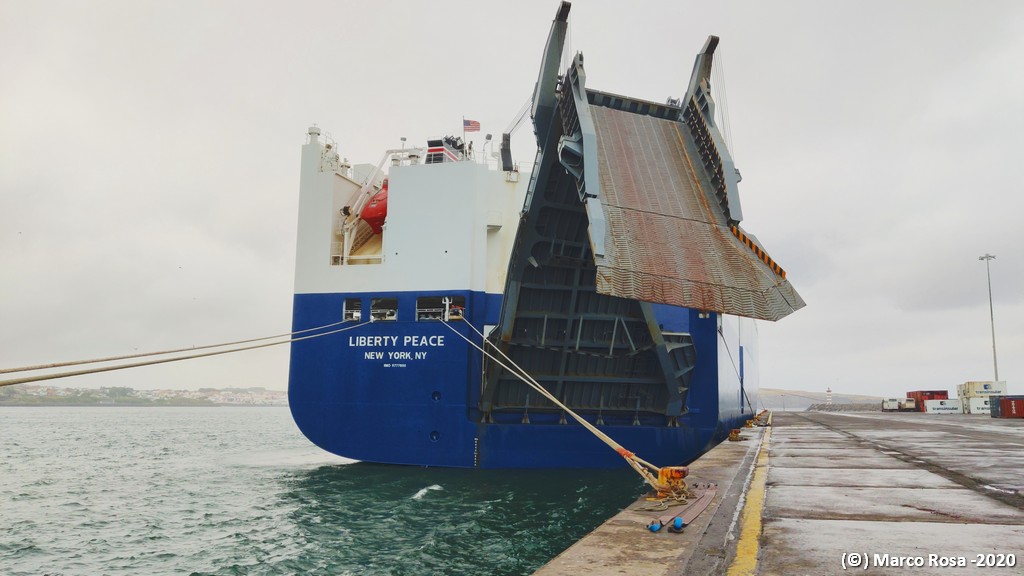 O Porto da Graciosa: Estreia do RoRo "LIBERTY PEACE" no Porto da Praia ...