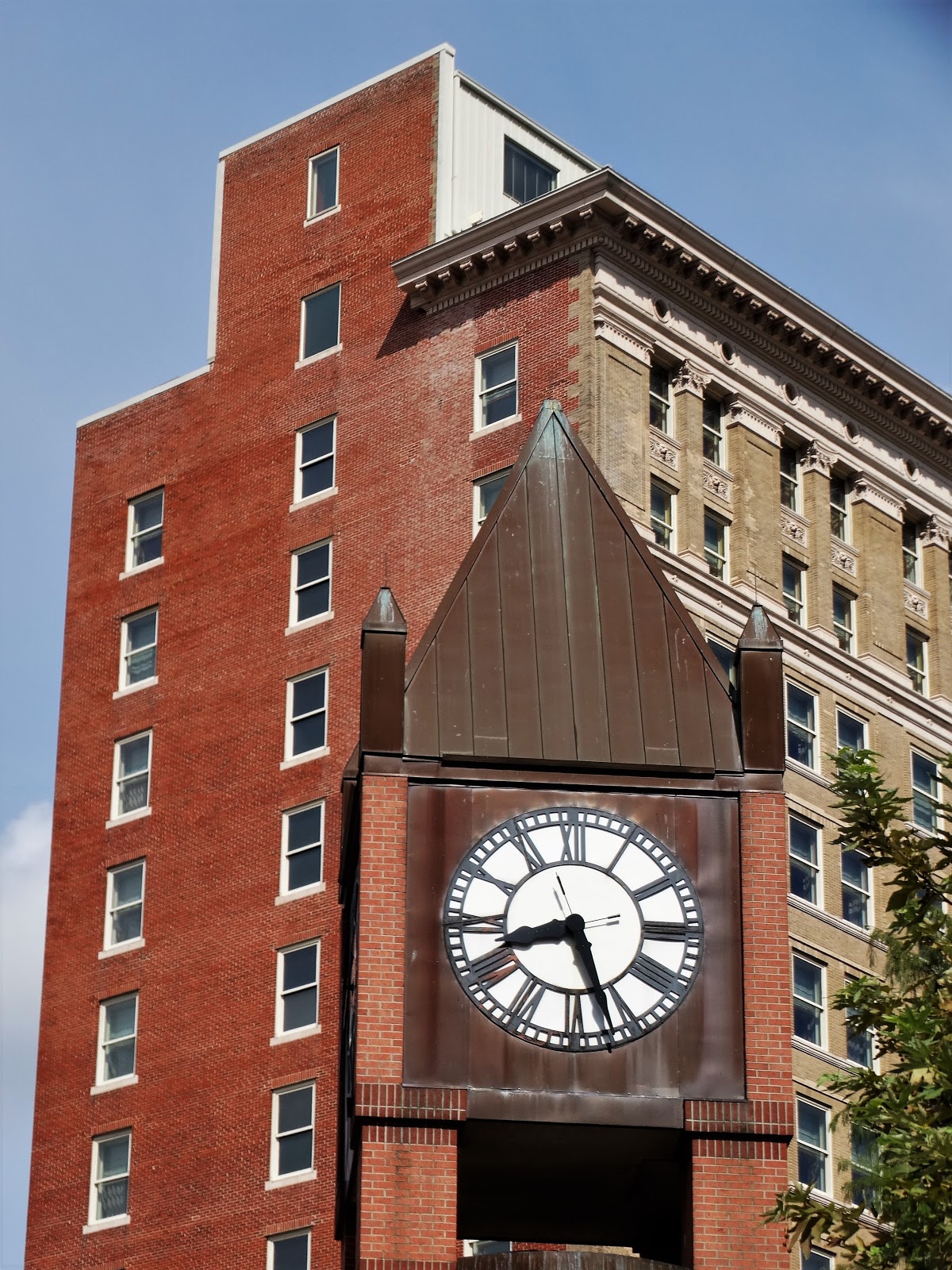 Houston in Pics: Former Union National Bank Building, now Hotel Icon on