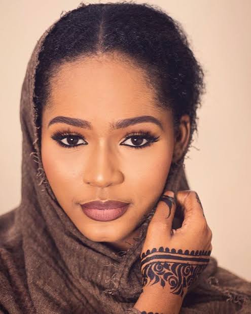 NANA KHADIJA COMPLETE - Kundin Tarihi