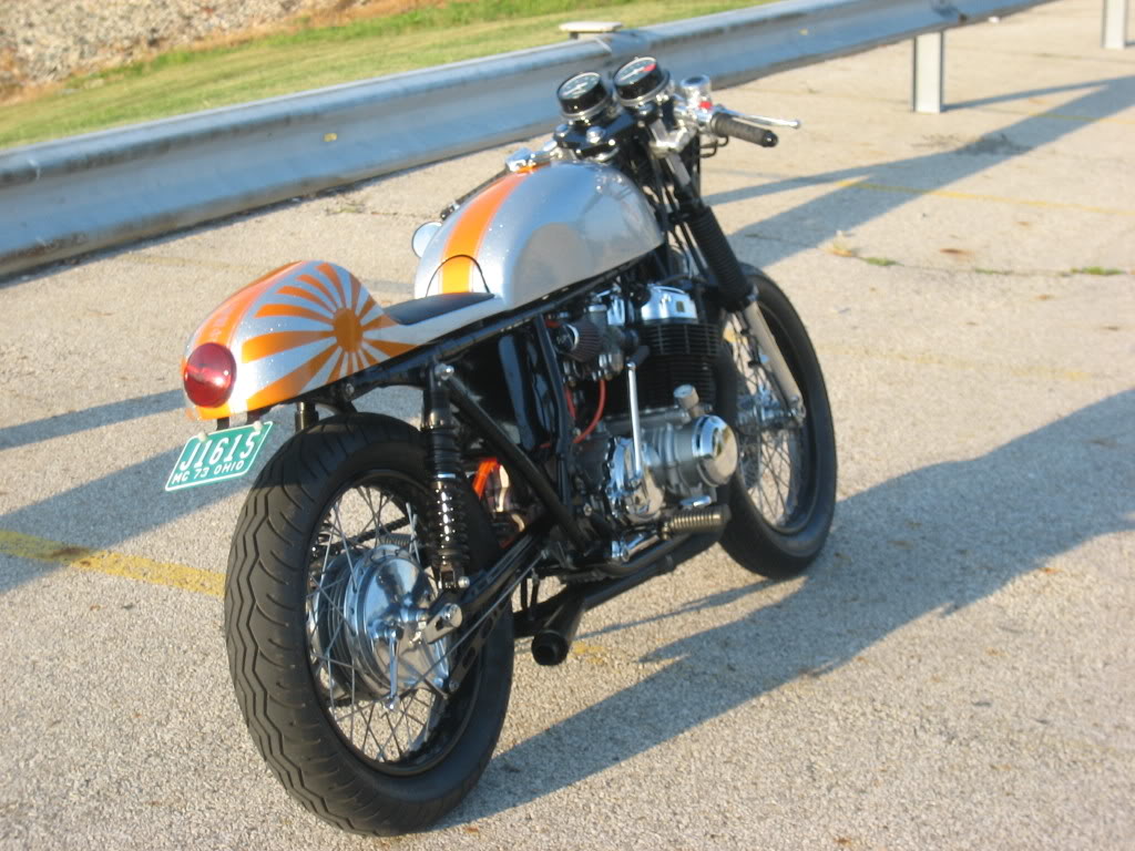 Cling on for dear life !!!: CB750 Café Racer - Japanese Style