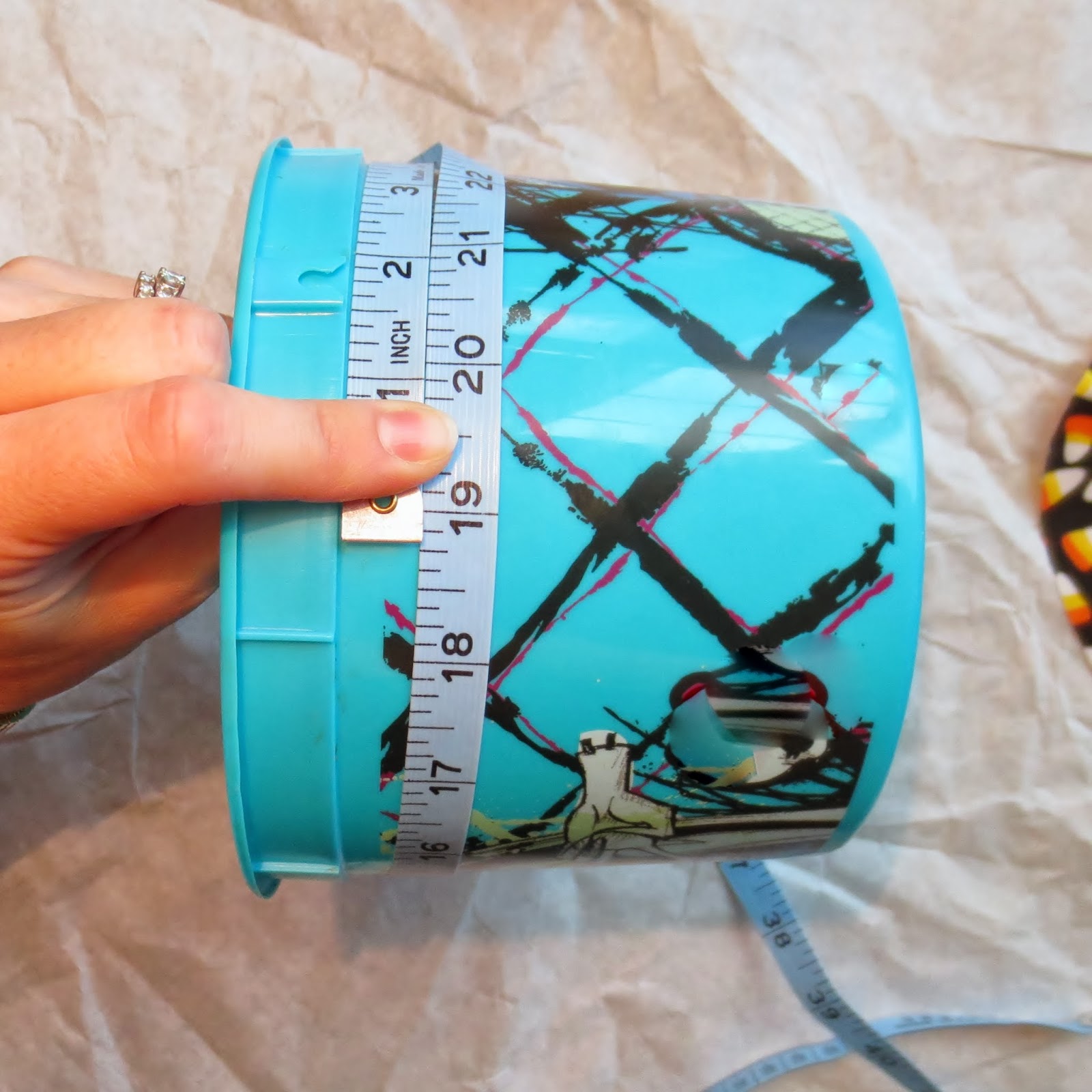 TheElegantArtist: DIY: Last Minute Halloween Trick or Treat Bucket ...