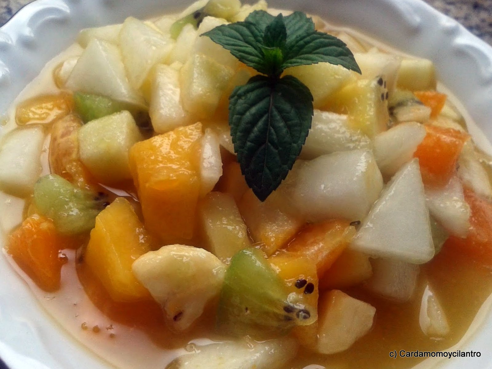 CARDAMOMOYCILANTRO : MACEDONIA DE FRUTAS A LA MENTA