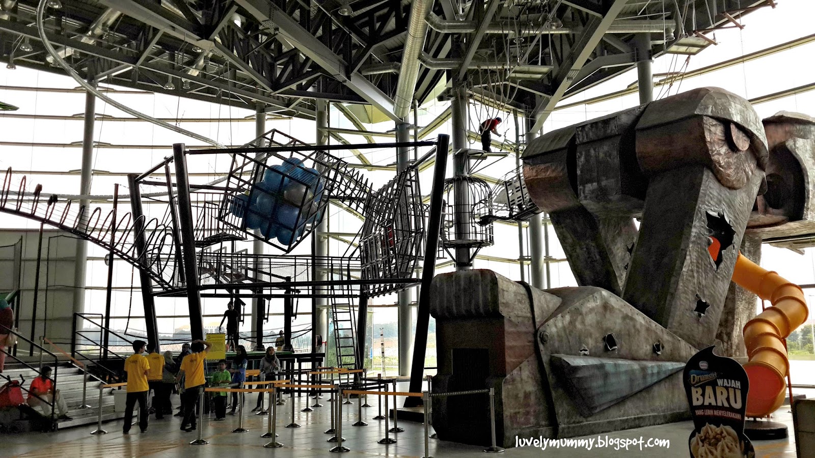 LOVE IS WONDERFUL: District 21 Theme Park @ IOI City Mall