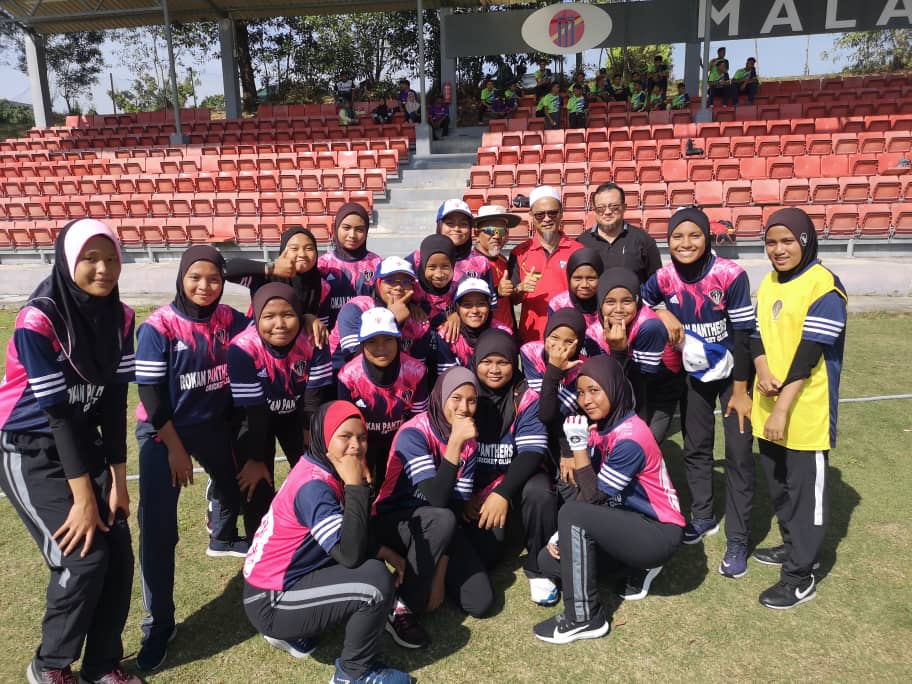 SMK BUKIT ROKAN: KOKURIKULUM : SMKBR TERUS CIPTA NAMA DALAM ARENA KRIKET