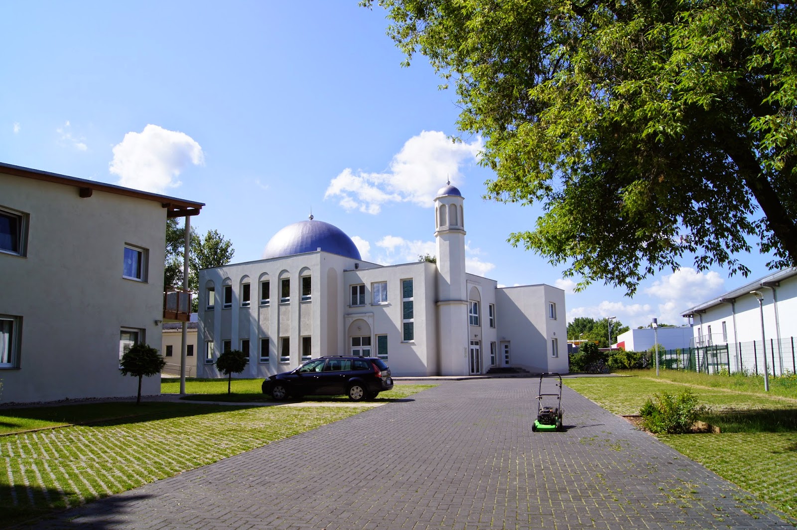 AHMADIYYA MOSQUE: Khadija Mosque - Heinersdorf, Berlin, Germany