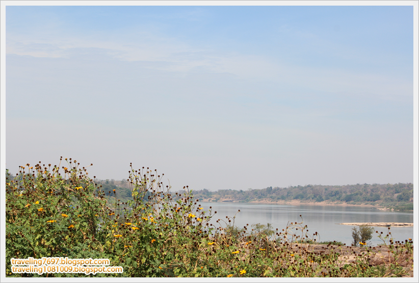 Travel around the world.: Two Color river ,Ubon Ratchathani ,Thailand.