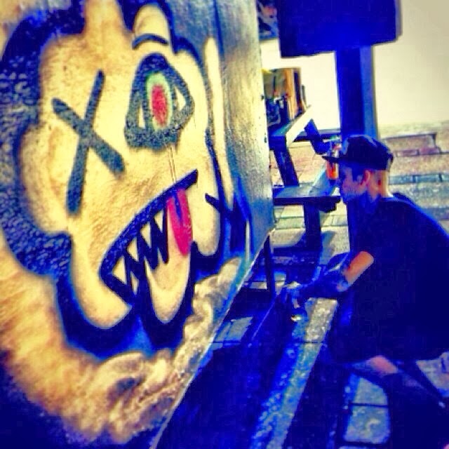 Justin haciendo graffitis de nuevo ~ Justin Bieber Noticias