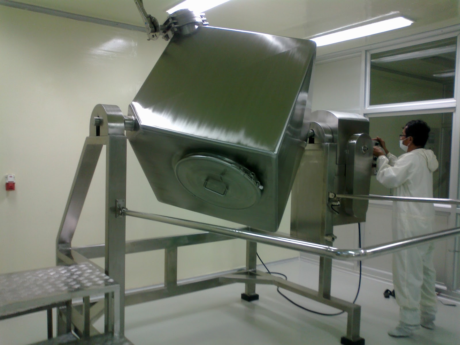 ก้องเกียรติโลหะภัณฑ์: เครื่องผสมแบบลูกเต๋า Cubic Mixer