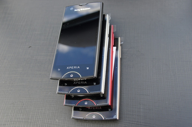 Sony Ericsson: Hands-on pics of the Xperia ray in all four colours