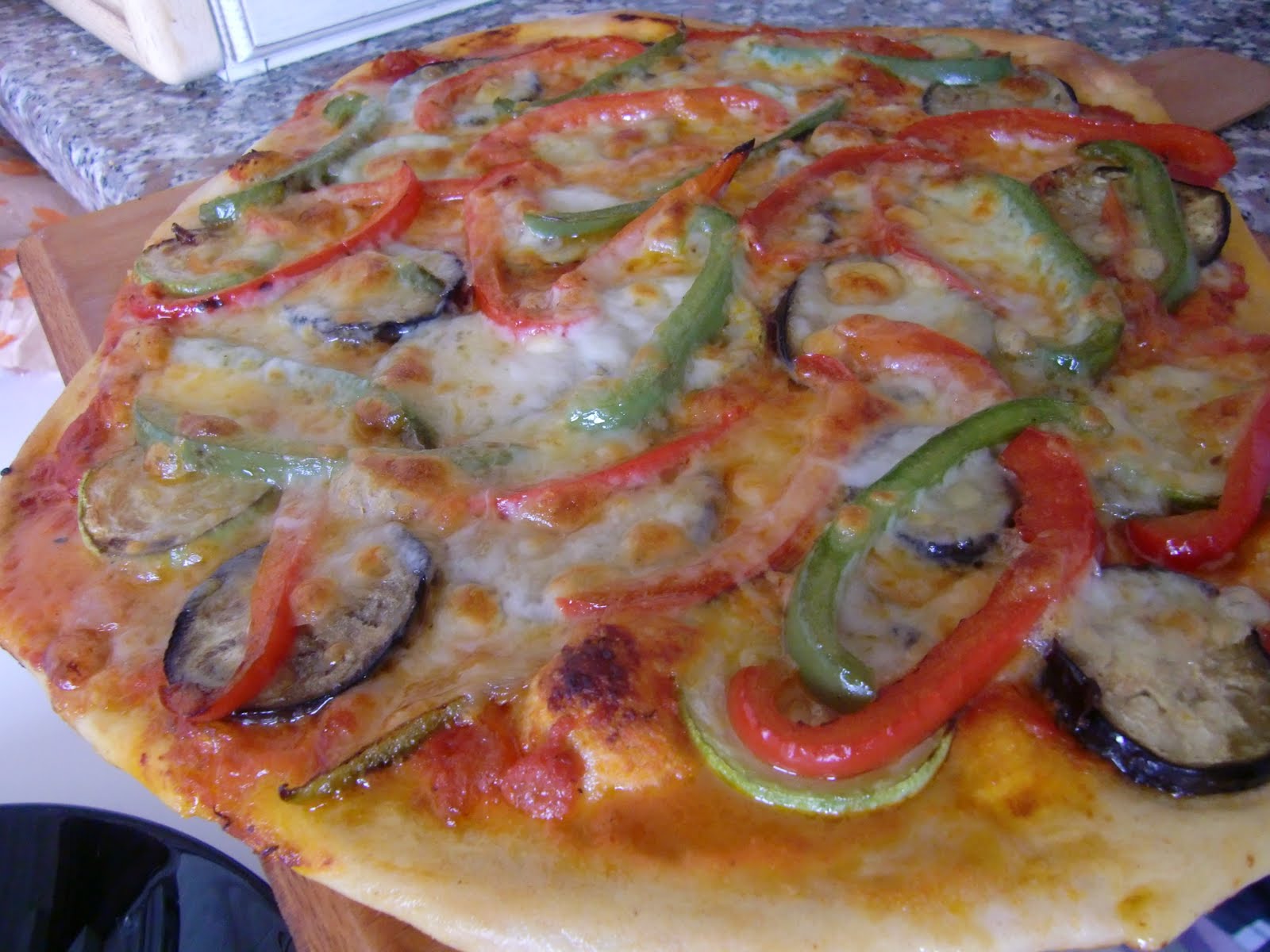 Con pan y postre: Pizza con verduras salteadas