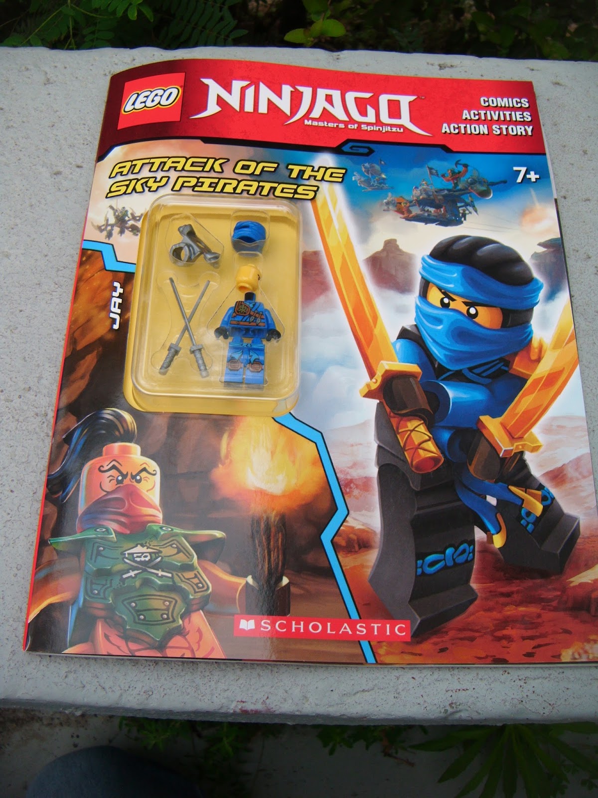 The ABCD Diaries: Scholastic Round Up: LEGO Ninjago and Star Wars Books!