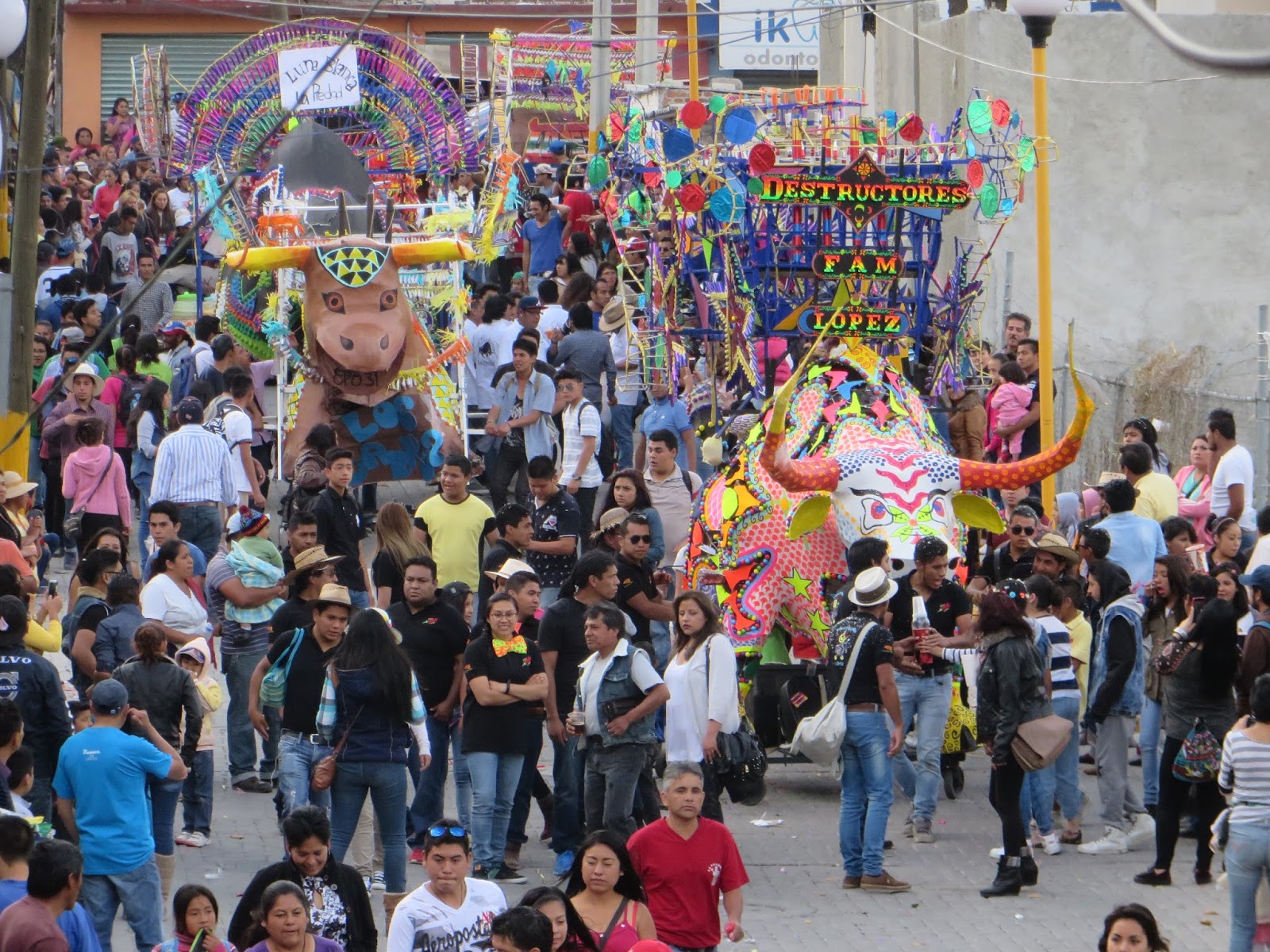 Cronista de Tultepec: Toros pirotécnicos recorrieron los barrios de ...