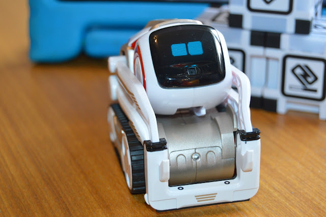 Playdays and Runways: Review | Cozmo by Anki