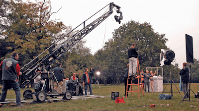 Kru Dalam Film - Yesternight Studios