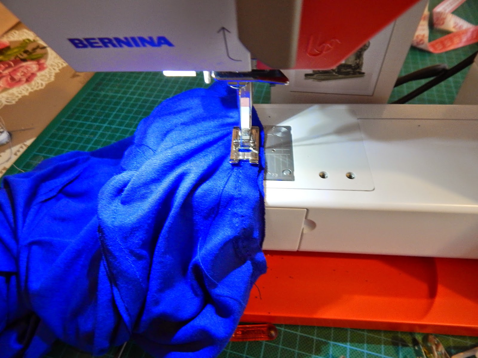 Dans le dressing de mes ptits titis: La Bernina 215 Simply Red : elle à ...