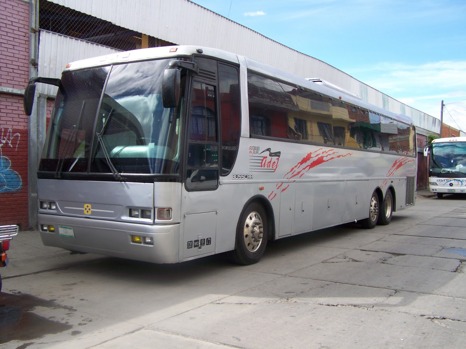 RENOBUSES COMPANY: MASA BUSSCAR EL BUS 340 6X2